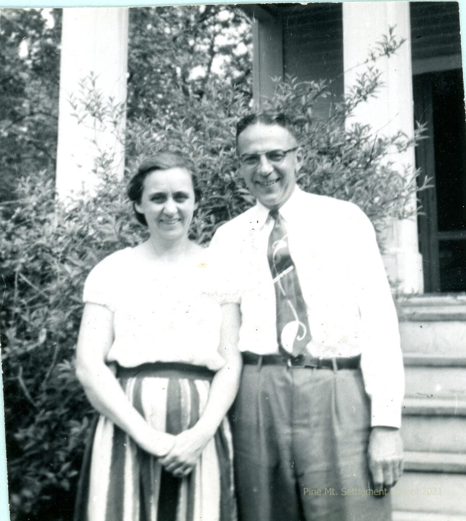 ELLEN GUNDERSEN AND JIM WOLFE Scrapbook - Pine Mountain Settlement School